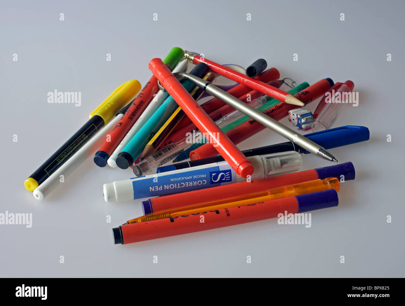 Writing instruments hi-res stock photography and images - Alamy