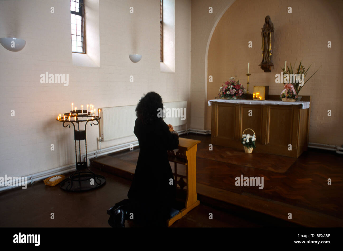 Catholic kneeling hi-res stock photography and images - Alamy