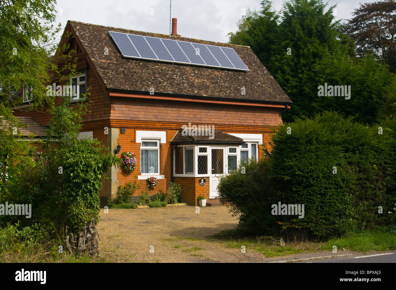 Solar panels house uk hi-res stock photography and images - Alamy