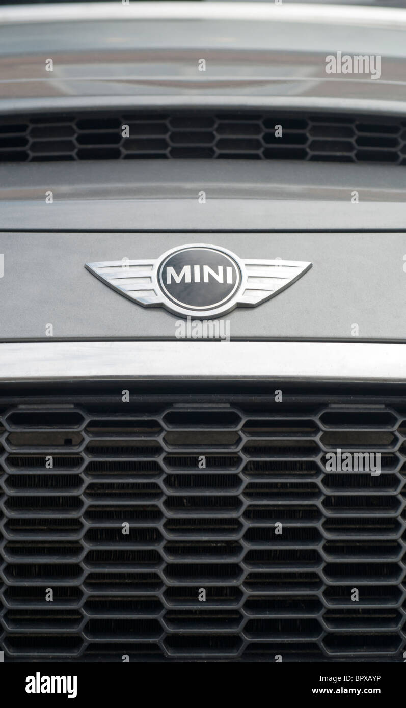 Mini cooper badge hi-res stock photography and images - Alamy