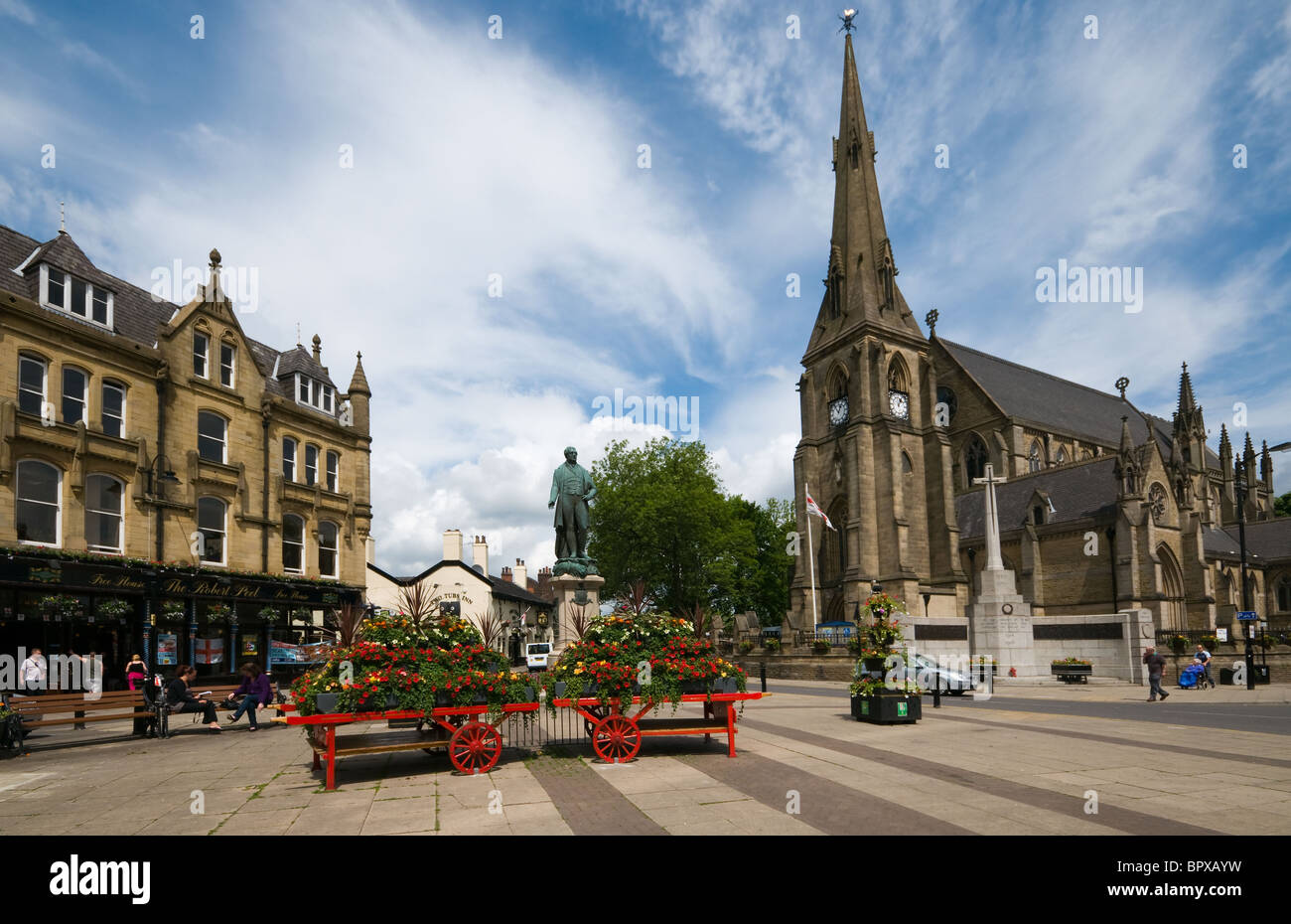 Sir Robert Peel statue and the church of St Mary, the market place Bury ...