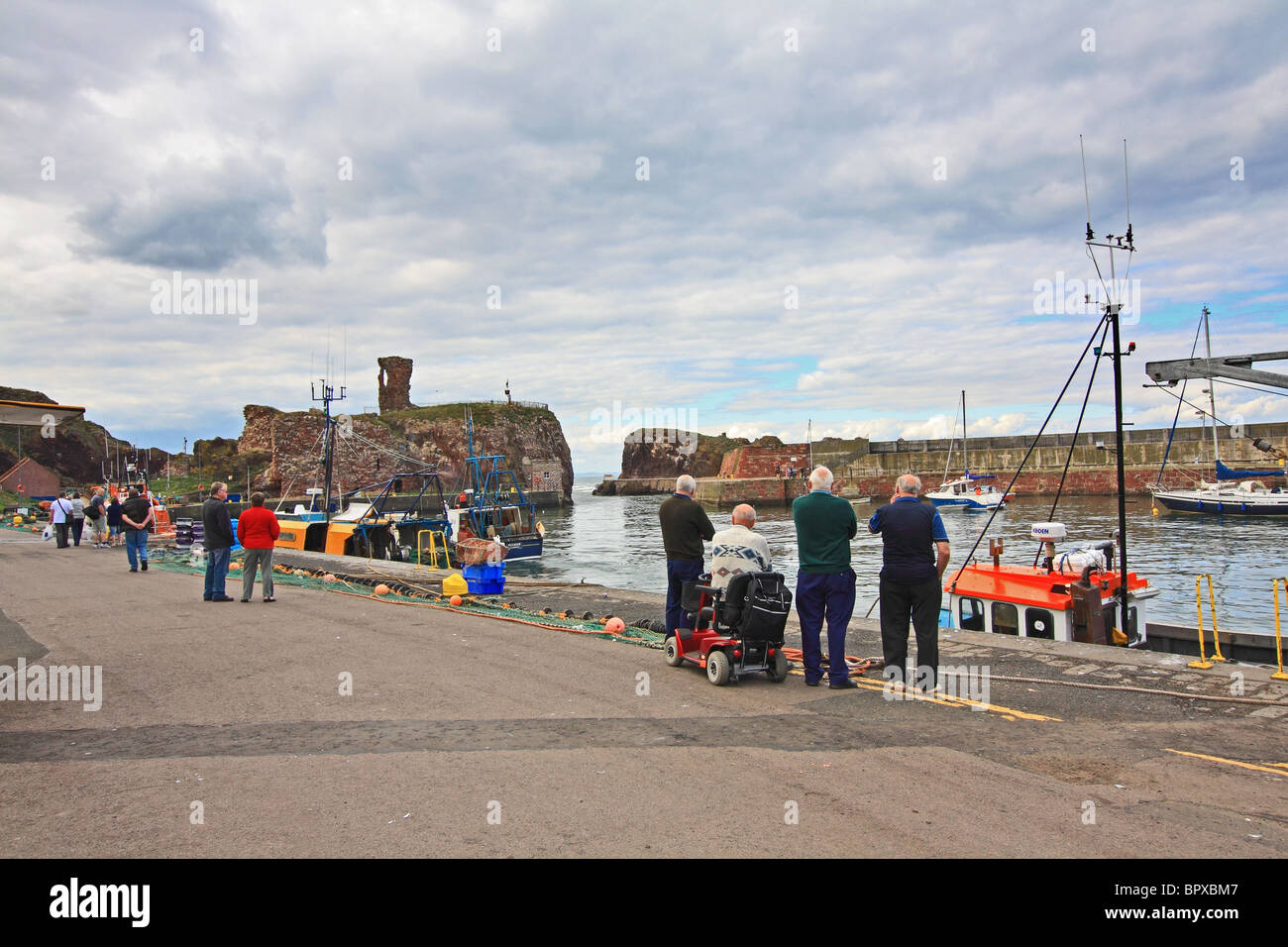 Dunbar castle ruins hi-res stock photography and images - Alamy