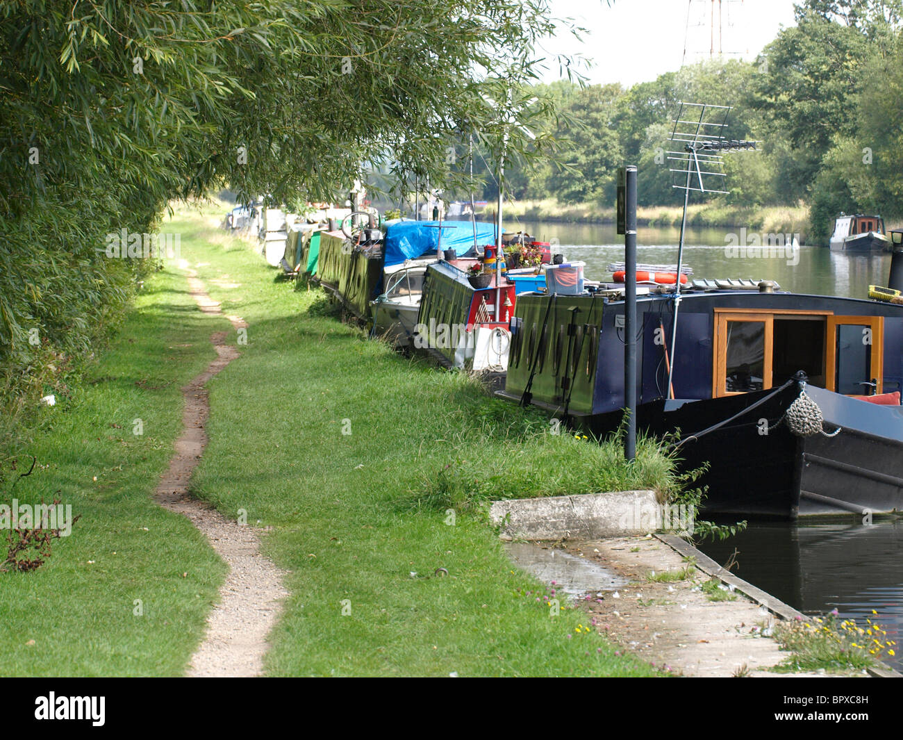 Canal tow path, Gloucester and Sharpness Canal, UK Stock Photo - Alamy