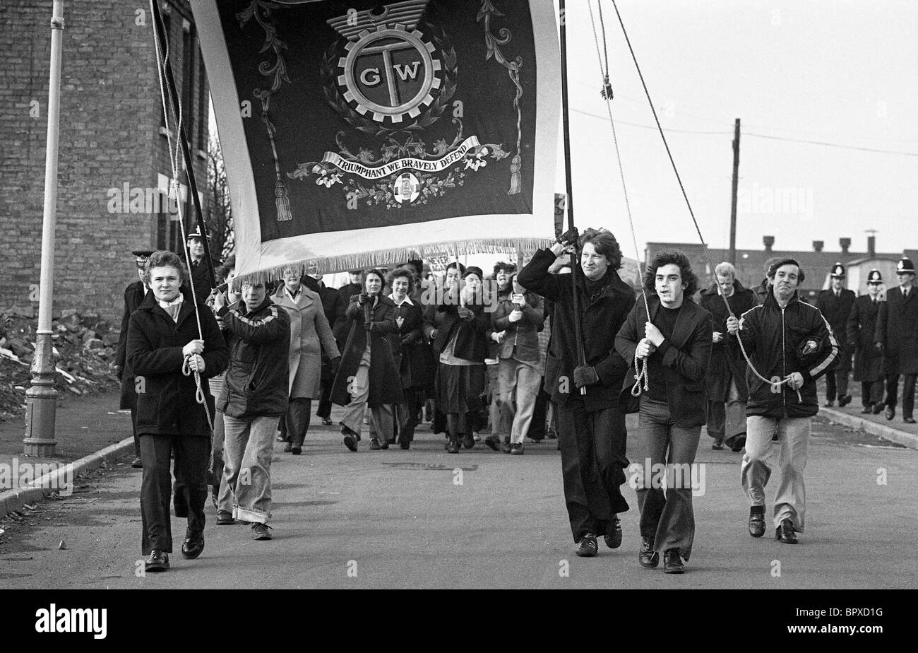 1970s factory workers hi-res stock photography and images - Alamy