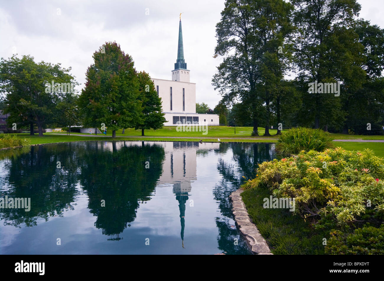 London temple mormon hi-res stock photography and images - Alamy
