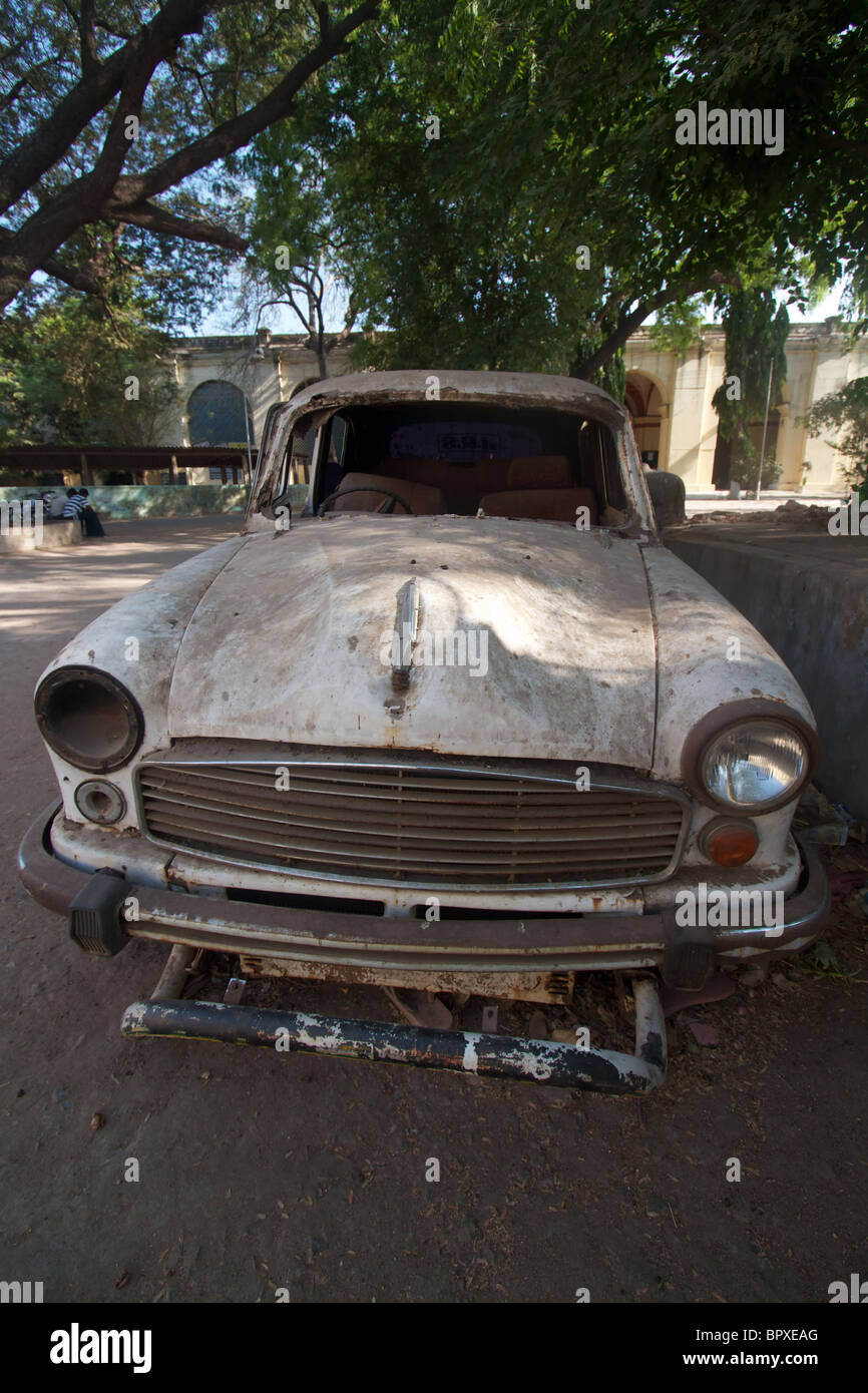 old indian broken car Stock Photo - Alamy