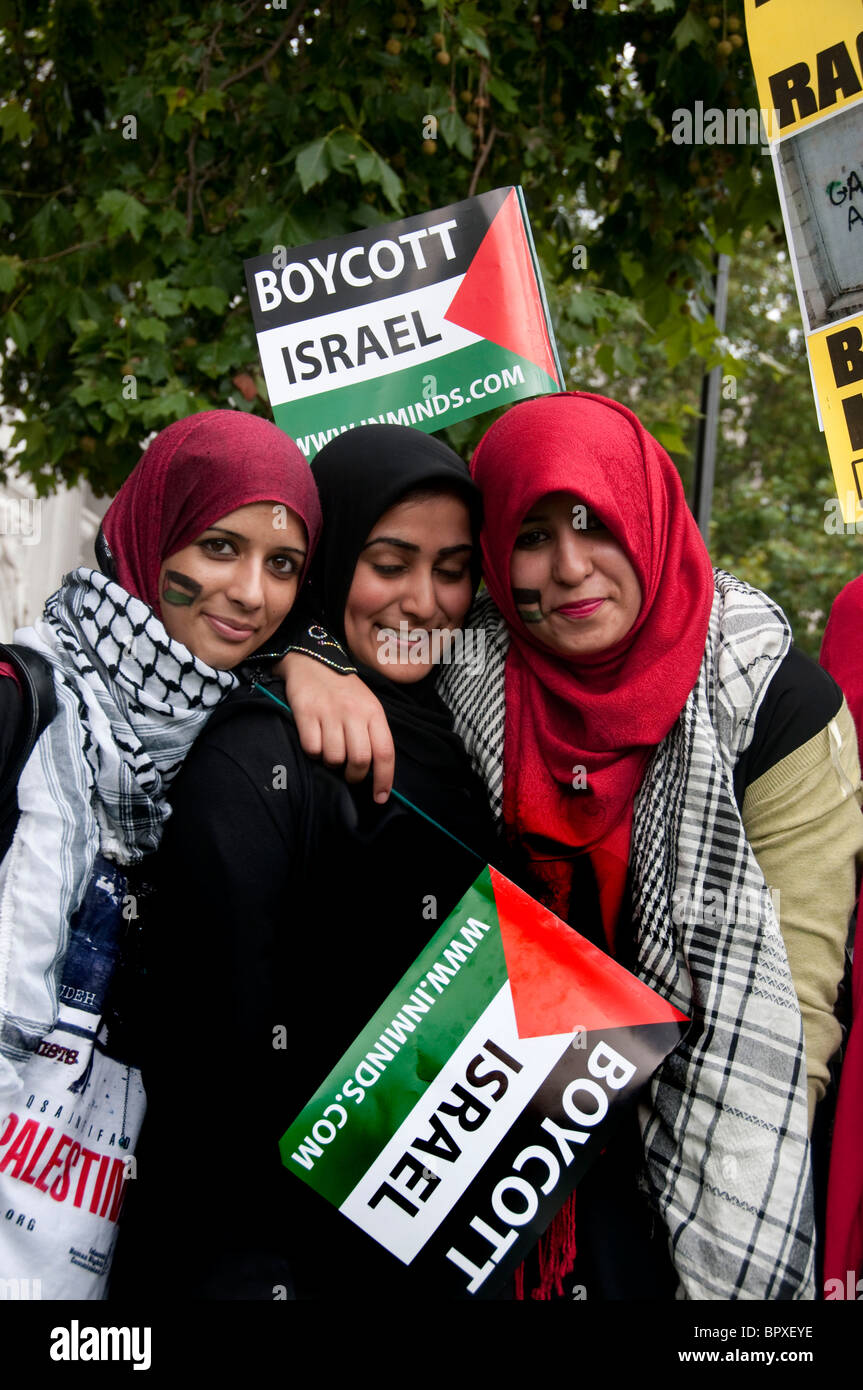 Group muslim women in hijab hi-res stock photography and images - Alamy