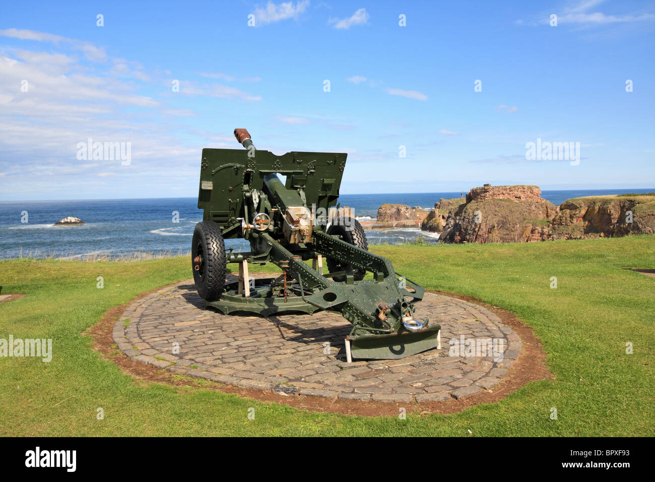 Old cannon at Dunbar beach in Scotland Stock Photo - Alamy