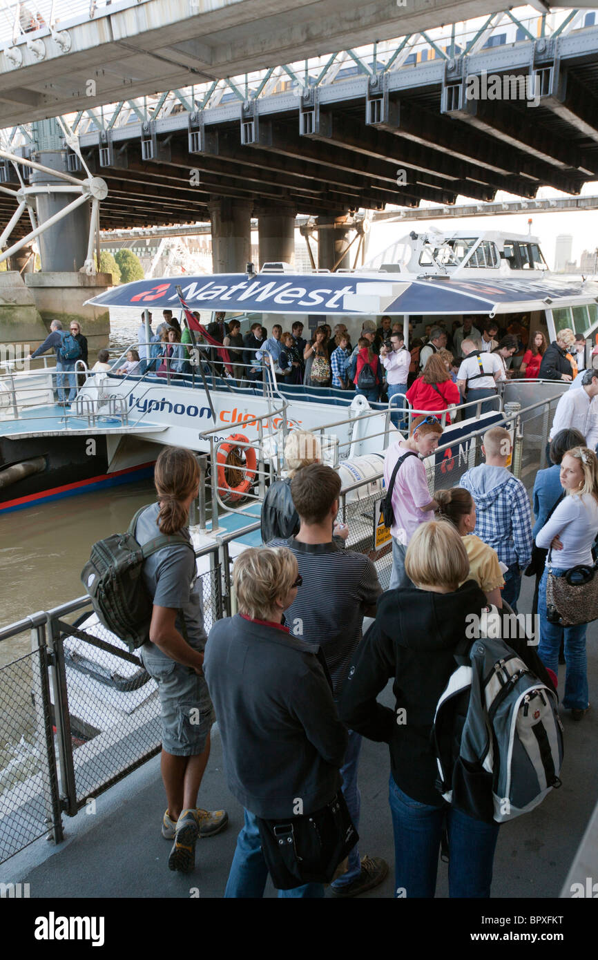 Thames clipper hi-res stock photography and images - Alamy