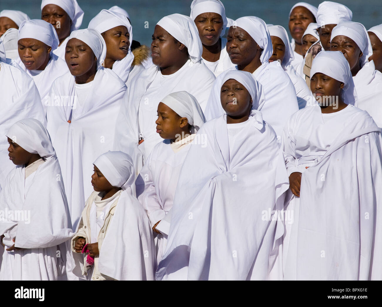 Female members of the congregation of the Apostles of Muchinjikwa ...