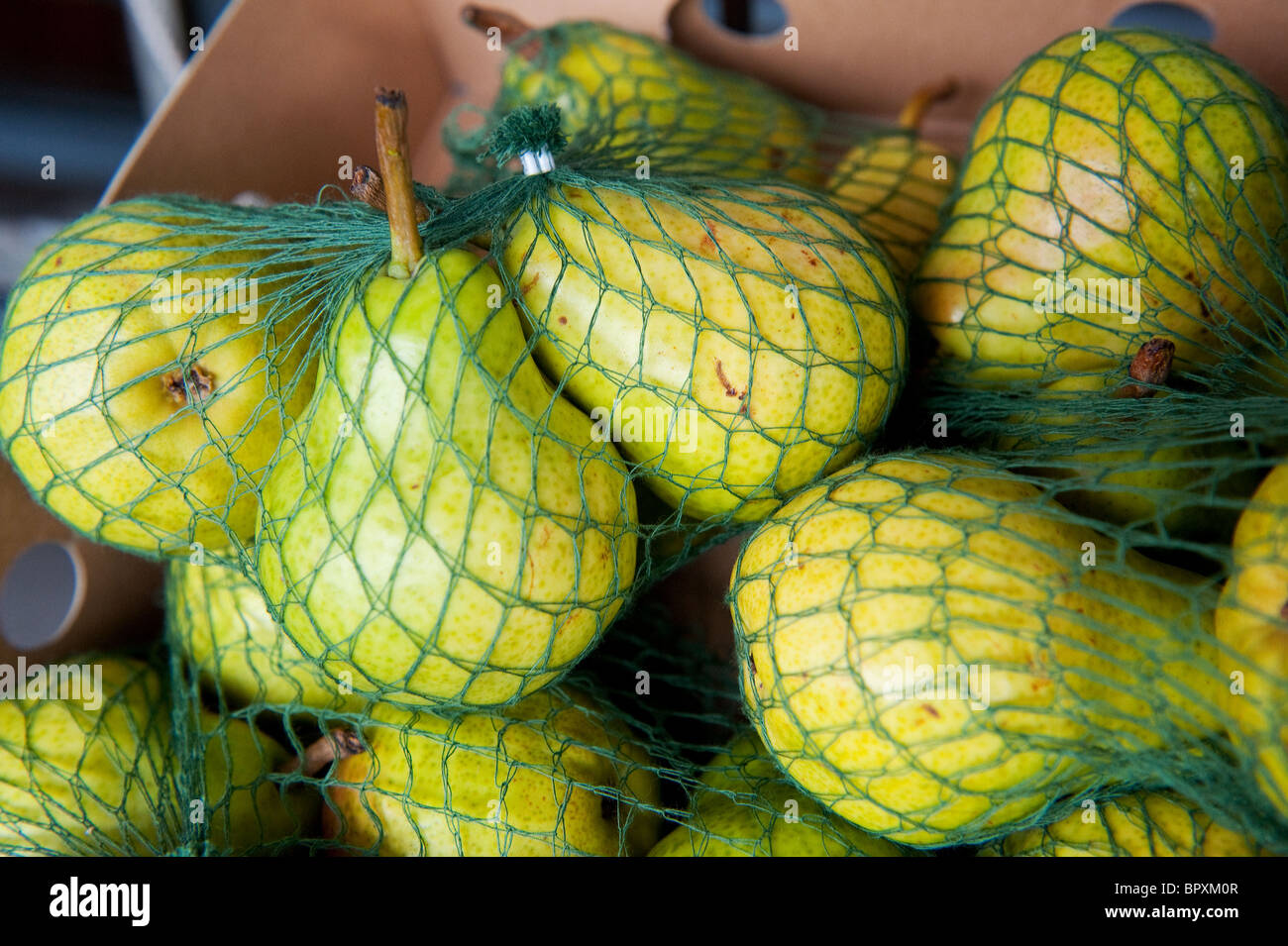 Carton of pears hi-res stock photography and images - Alamy