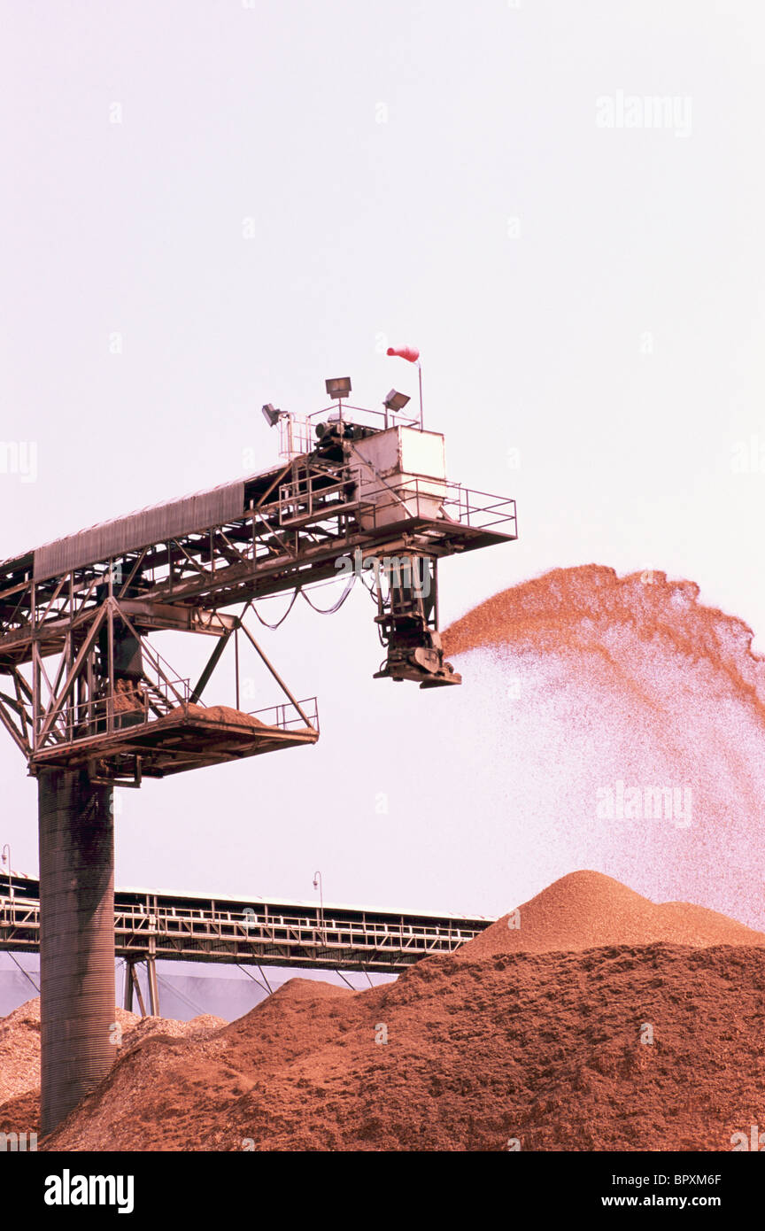 Piles wood chip hi-res stock photography and images - Alamy