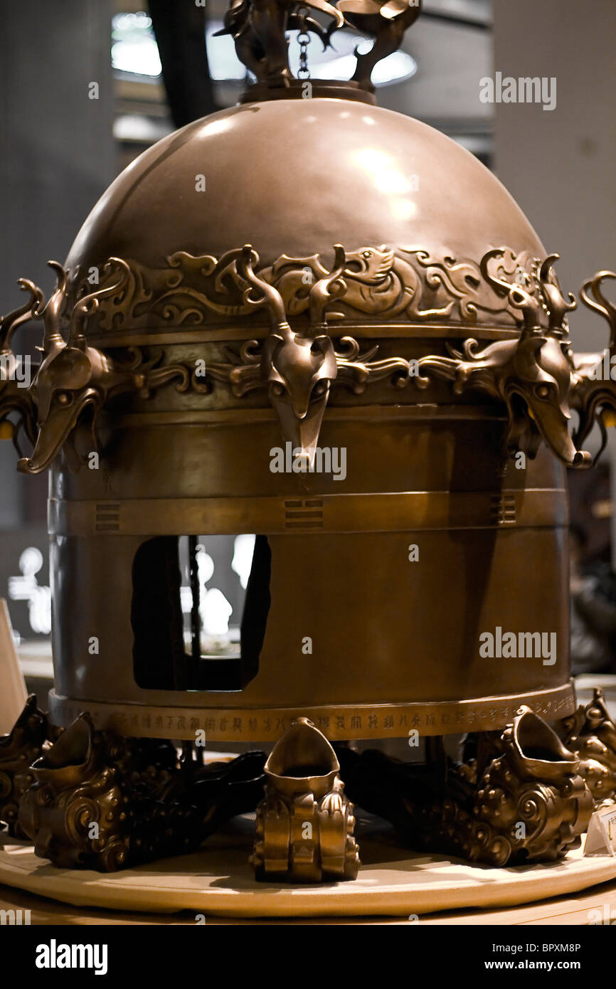 Ancient chinese seismograph in science hi-res stock photography and ...