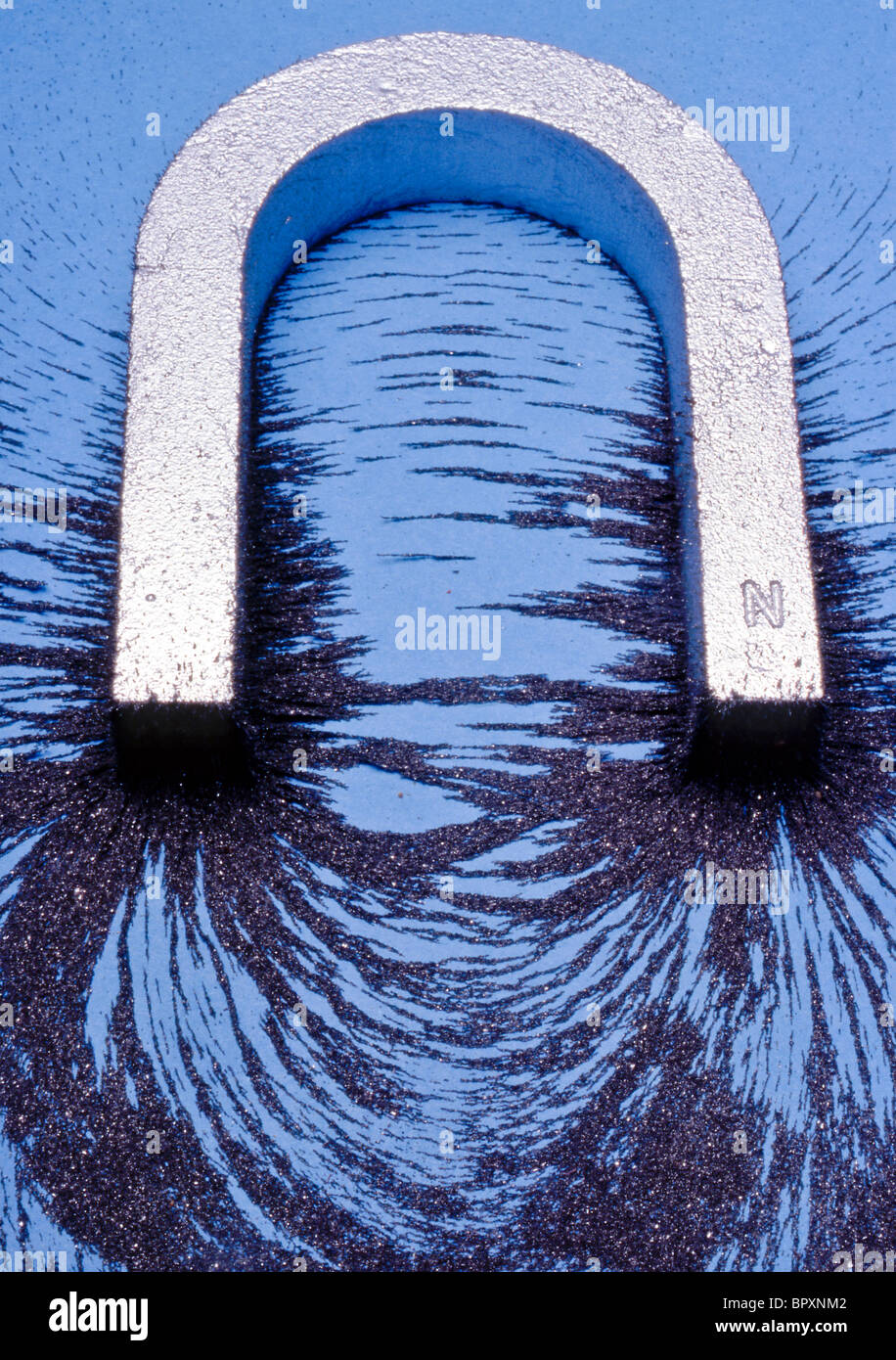 Magnet iron filings hi-res stock photography and images - Alamy