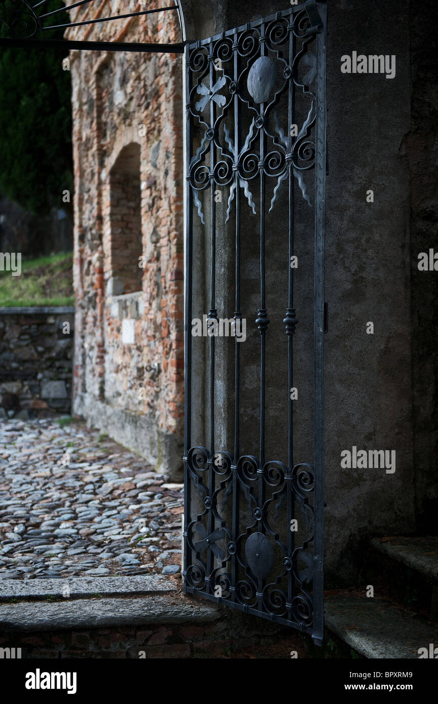 Open cemetery hi-res stock photography and images - Alamy