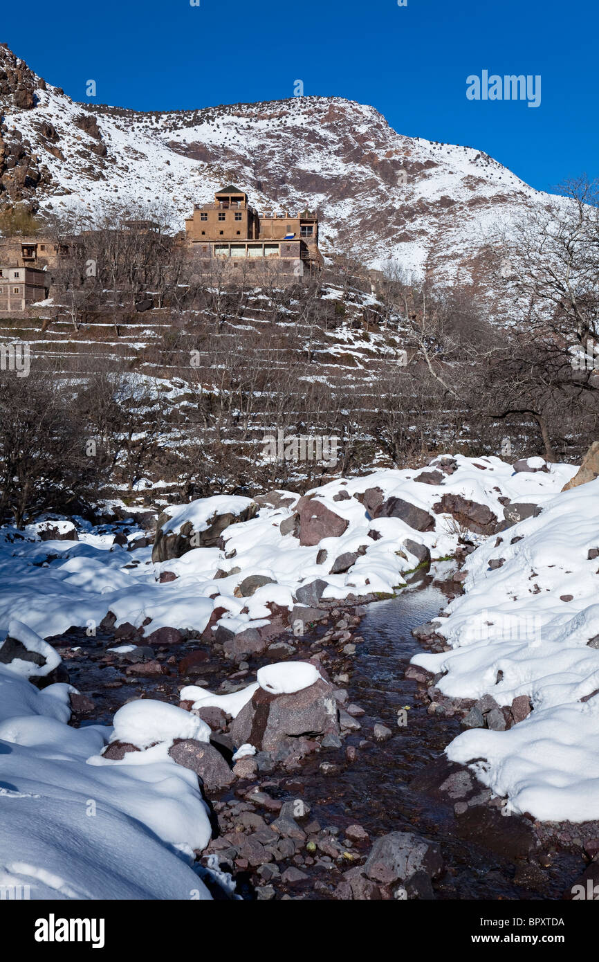High atlas mountains snow hi-res stock photography and images - Alamy
