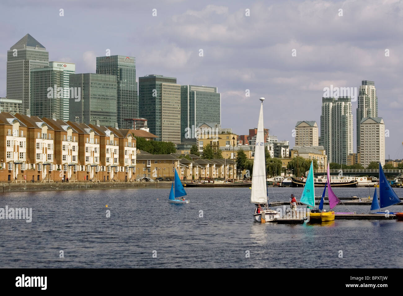 Surrey docks hi-res stock photography and images - Alamy