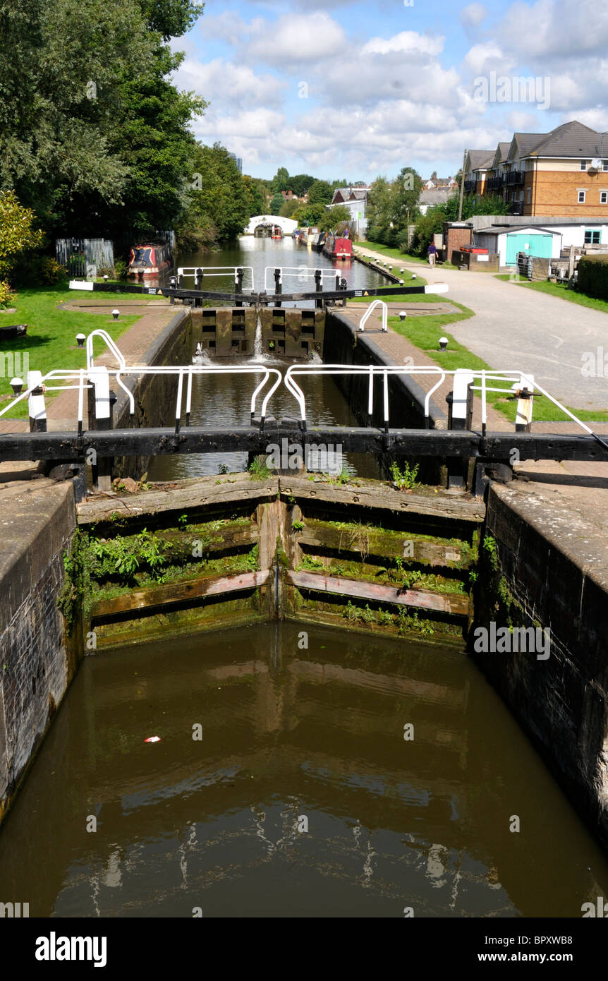 Apsley Lock 66 on the Grand Union Canal in Hertfordshire, UK Stock ...