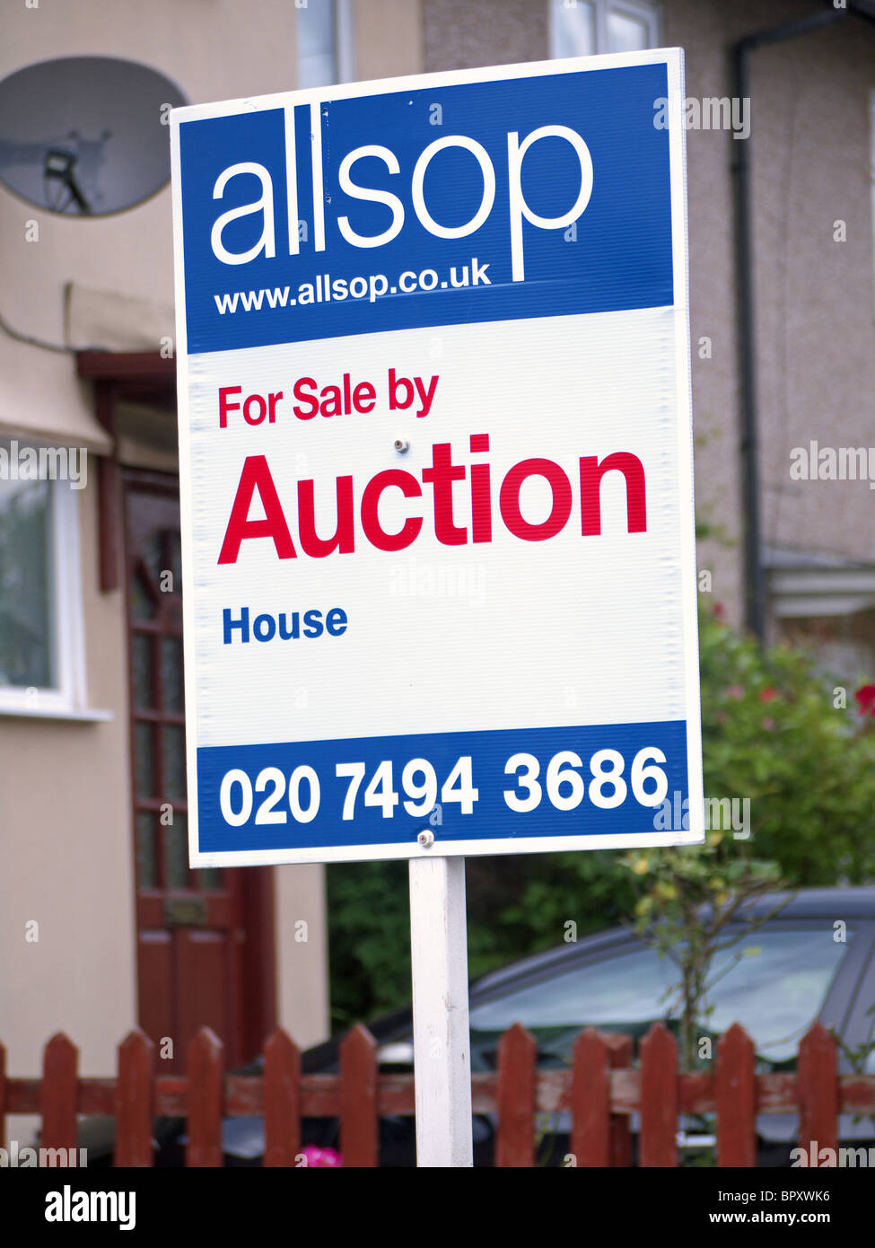 Auction sign hi-res stock photography and images - Alamy
