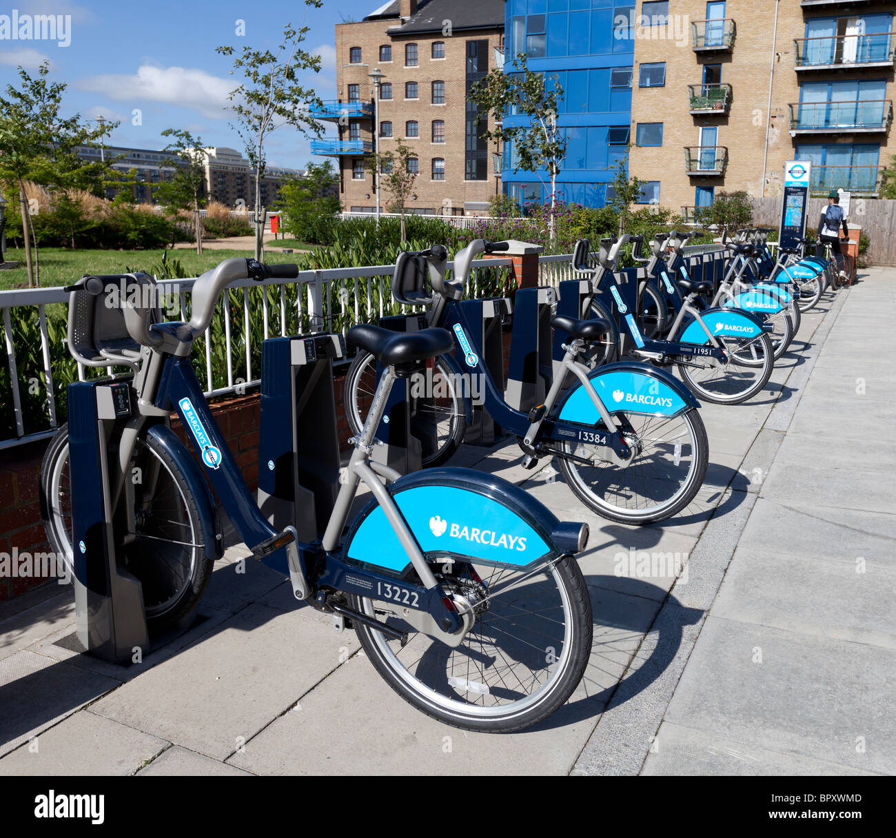 London bike stations hi-res stock photography and images - Alamy