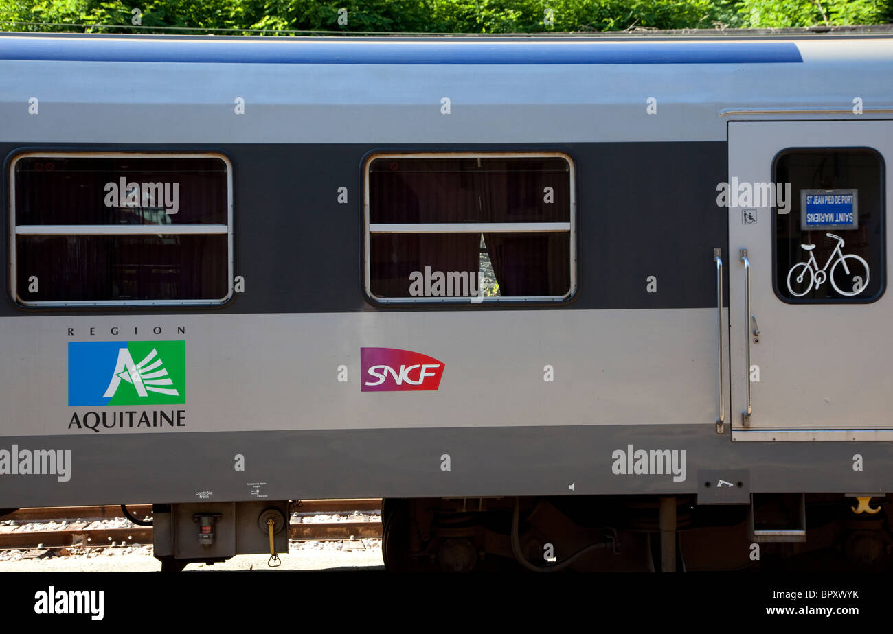 Bicycle carrying sign on French train Stock Photo - Alamy