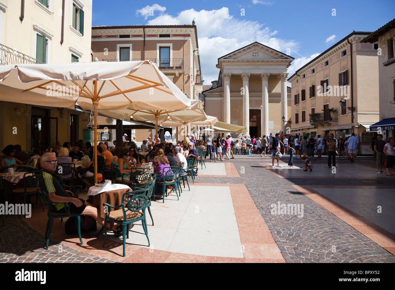 Piazza Matteotti, church of Santi Nicolo, Bardolino, Lake Garda, Veneto ...