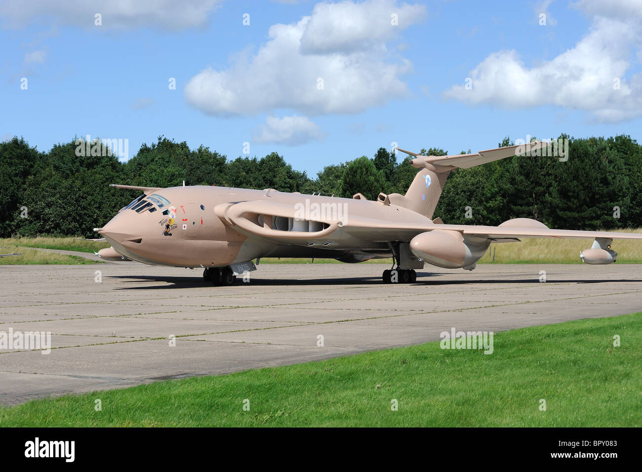 Raf Victor Cold War V Bomber Stock Photos & Raf Victor Cold War V ...