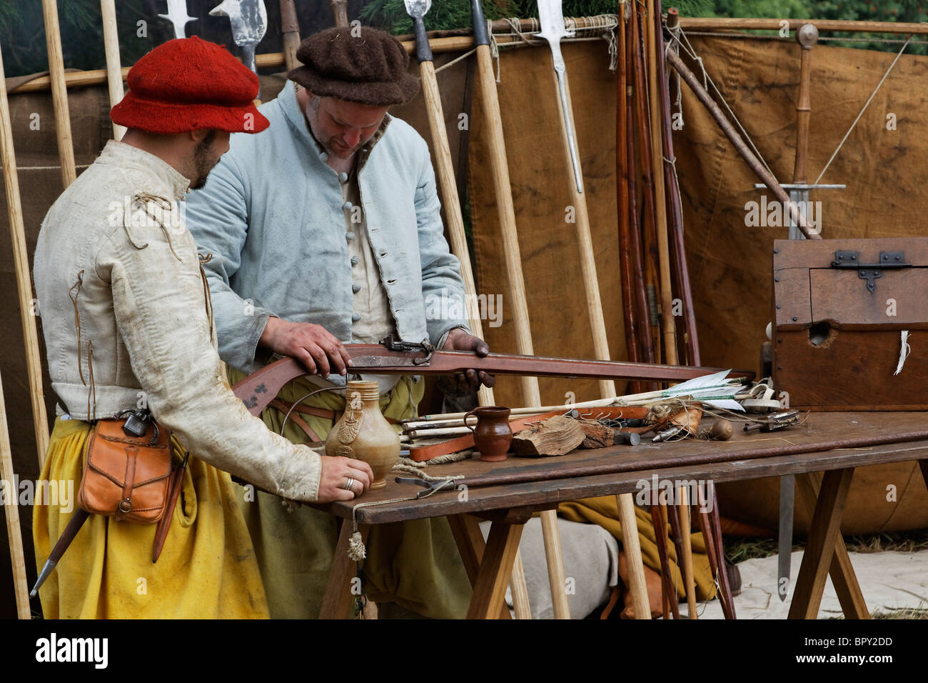 Matchlock musket tudor hi-res stock photography and images - Alamy