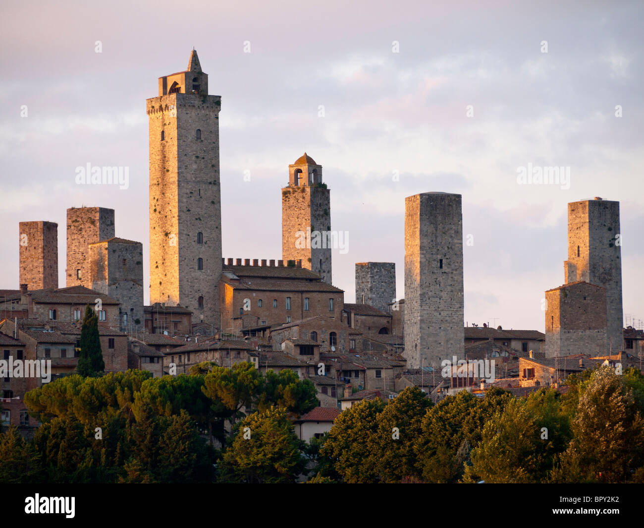 Tuscany medieval italy tower hi-res stock photography and images - Alamy