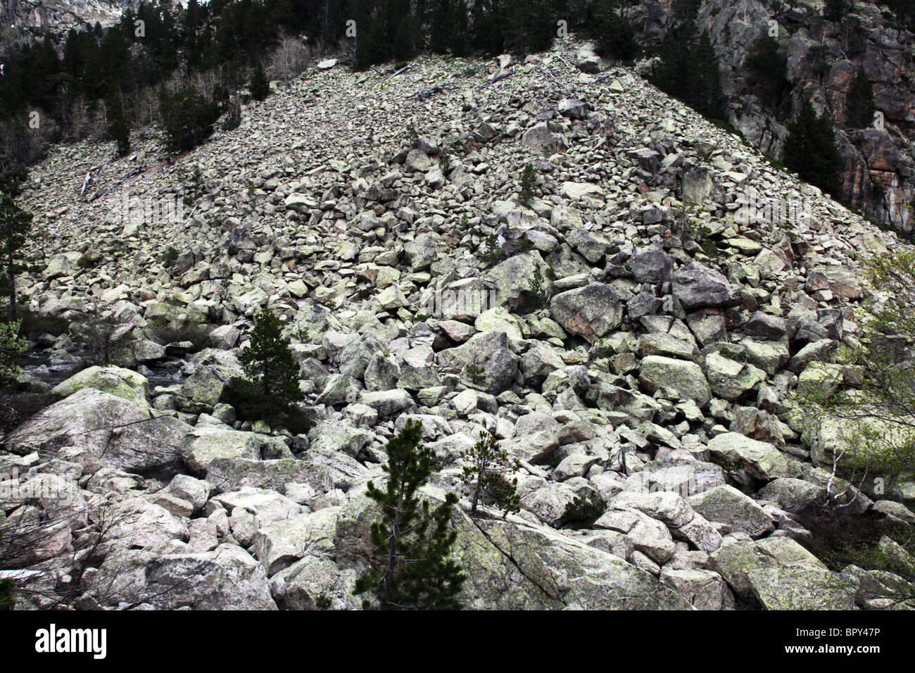 Heavy rockfall landslip alongside Pyrenean Traverse track in Ratera ...