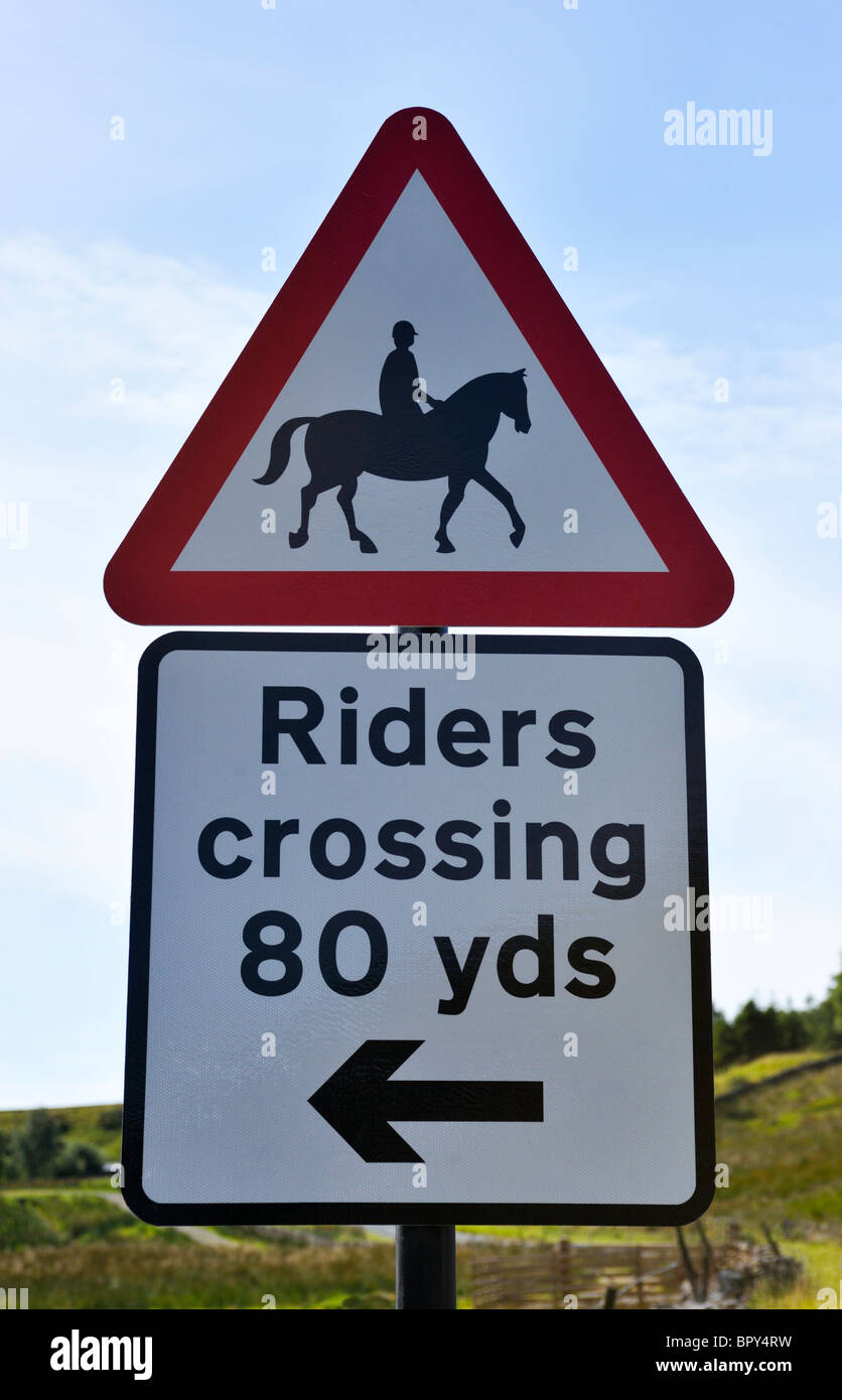 Horse crossing sign hi-res stock photography and images - Alamy