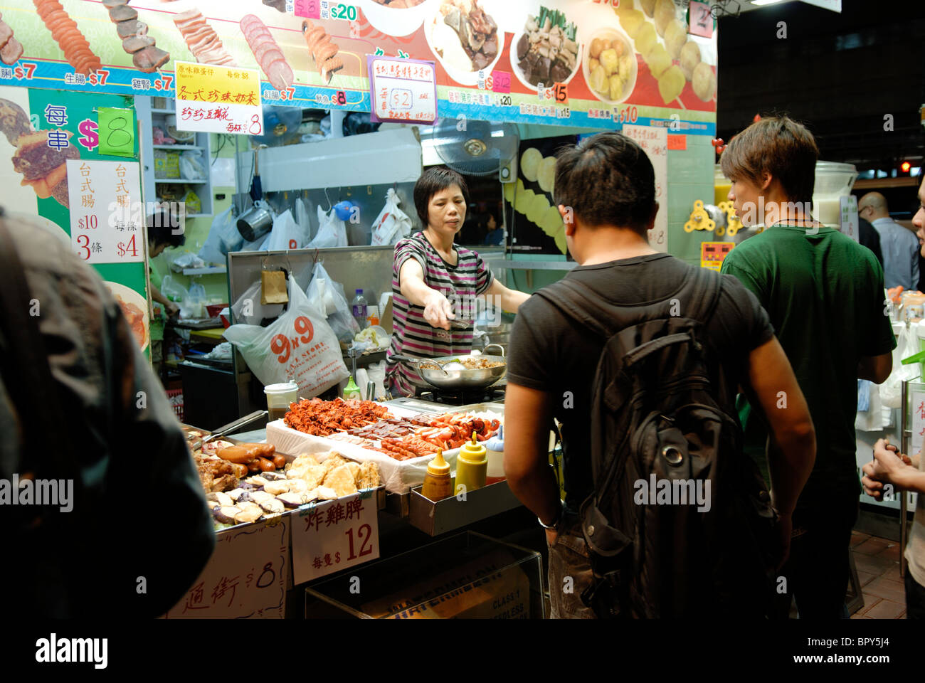 FOOD STALL IN HONG KONG Stock Photo - Alamy