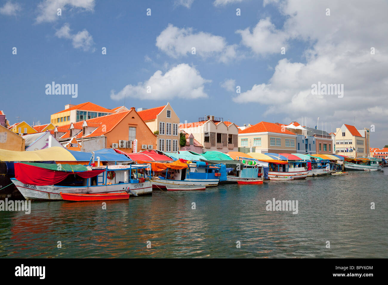 The floating market curacao hi-res stock photography and images - Alamy