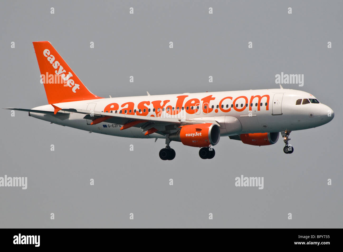 Aircraft taking off close up hi-res stock photography and images - Alamy