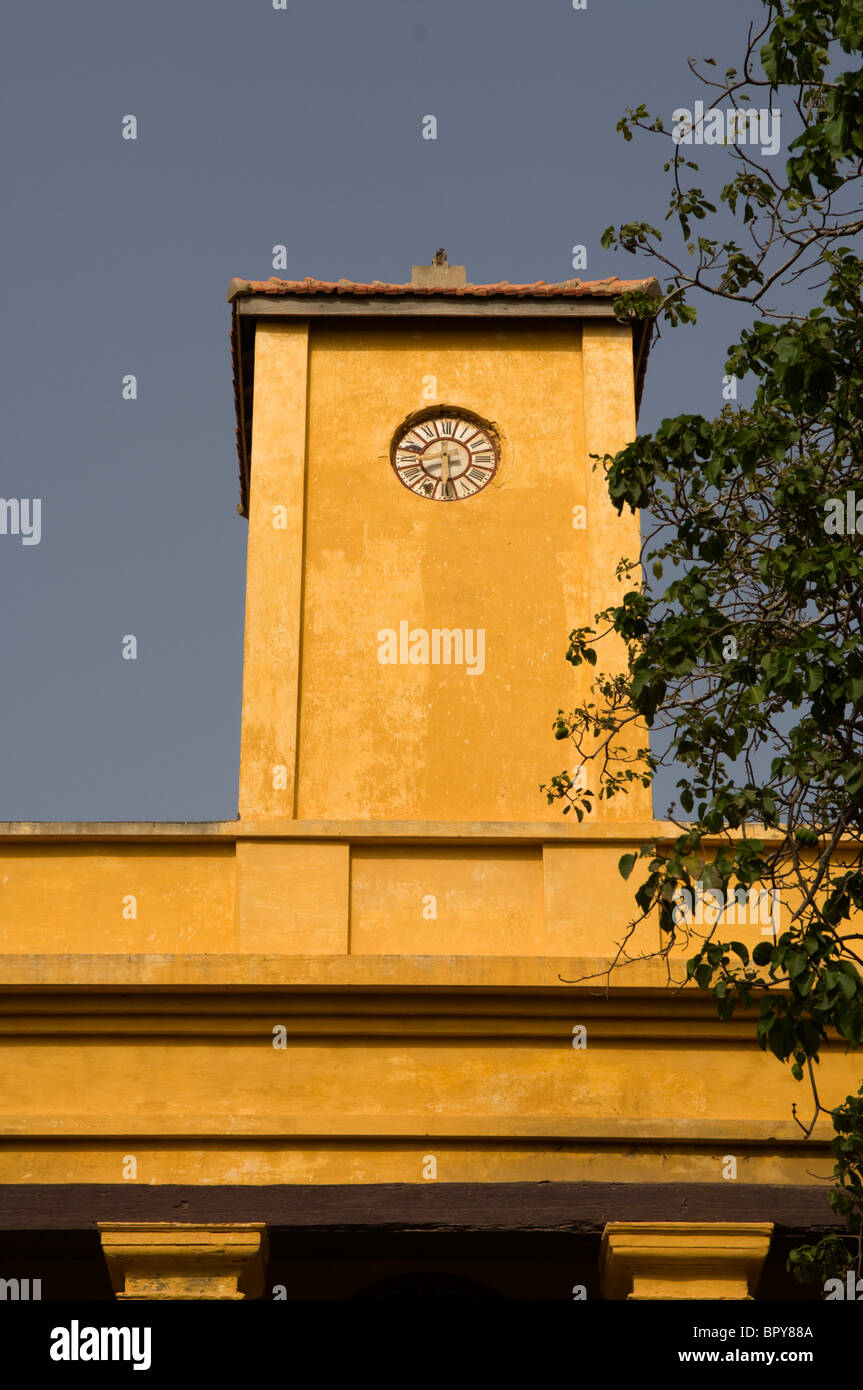 Senegal island gorée building colonial hi-res stock photography and ...