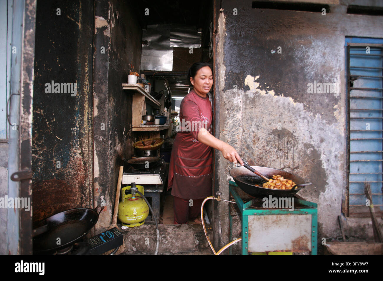 woman cook outside the house Bandung Indonesia Stock Photo - Alamy