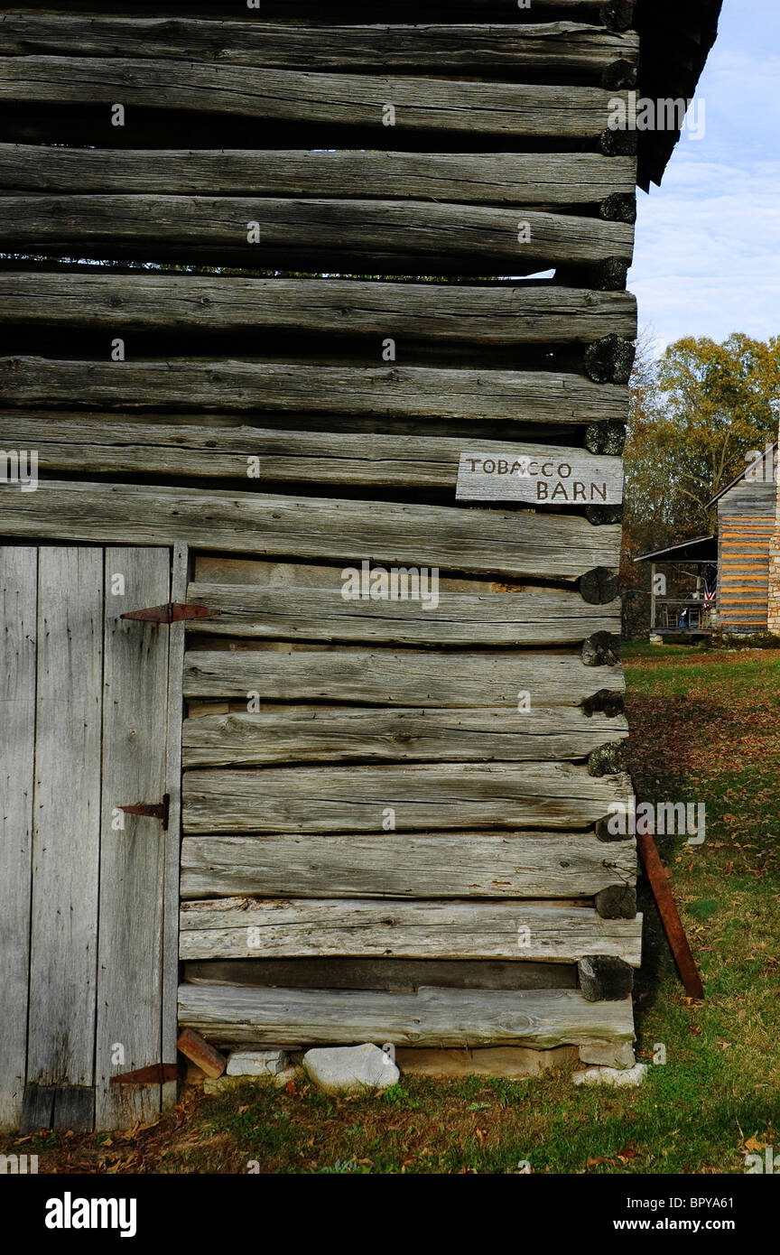 Historic Collinsville Southside Tennessee tobacco barn Stock Photo - Alamy
