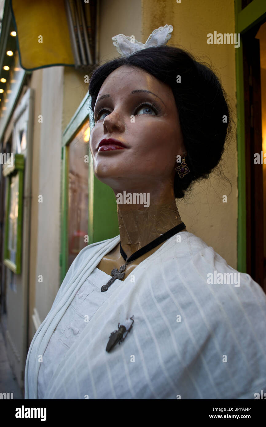Damaged mannequin hi-res stock photography and images - Alamy