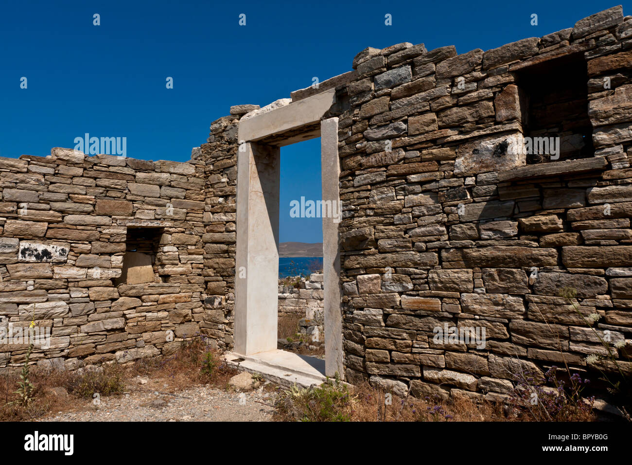 Ancient house in Delos with a view to the beach Stock Photo - Alamy