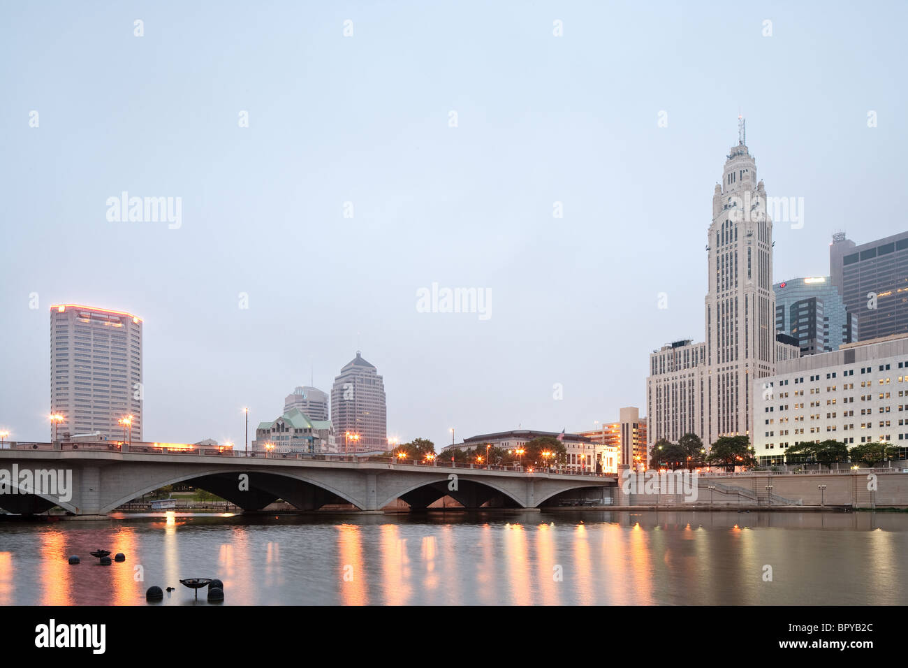 Downtown Columbus with the LeVeque Tower and AEP building in view Stock ...