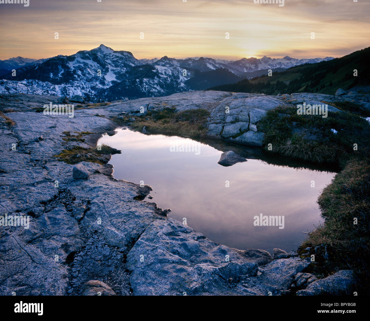 The british columbia coast range mountains hi-res stock photography and ...