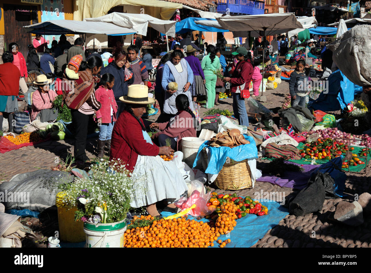 Peasant fruit seller hi-res stock photography and images - Alamy