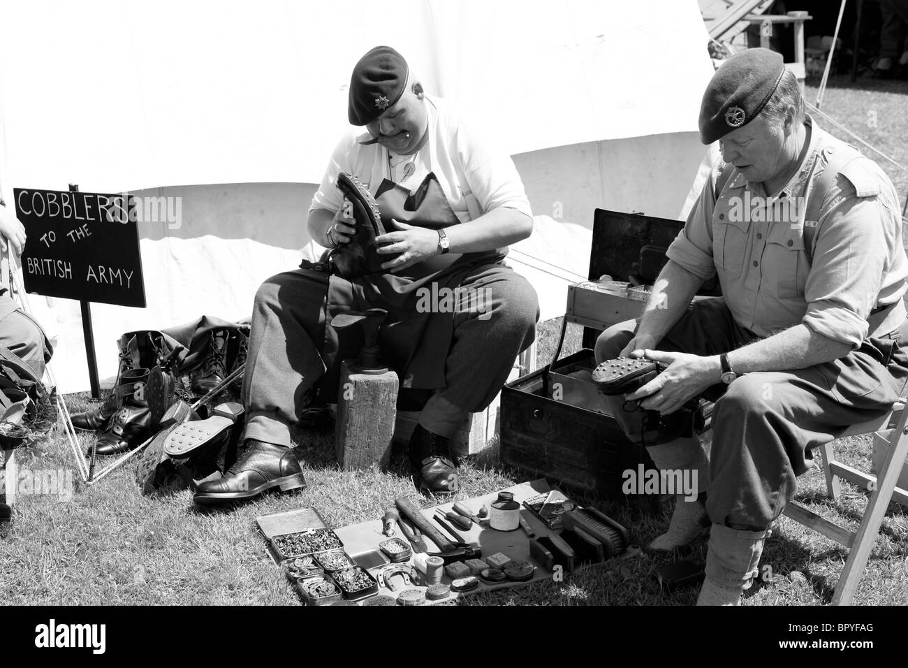Soldiers of the British Army during the build up to D-Day Stock Photo ...