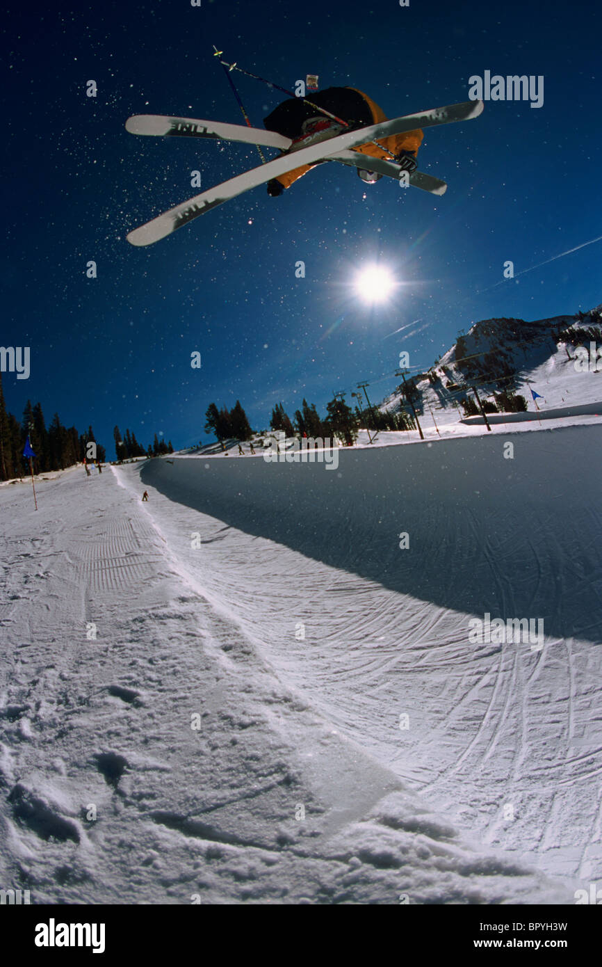 Freestyle skiing in the half pipe Stock Photo - Alamy
