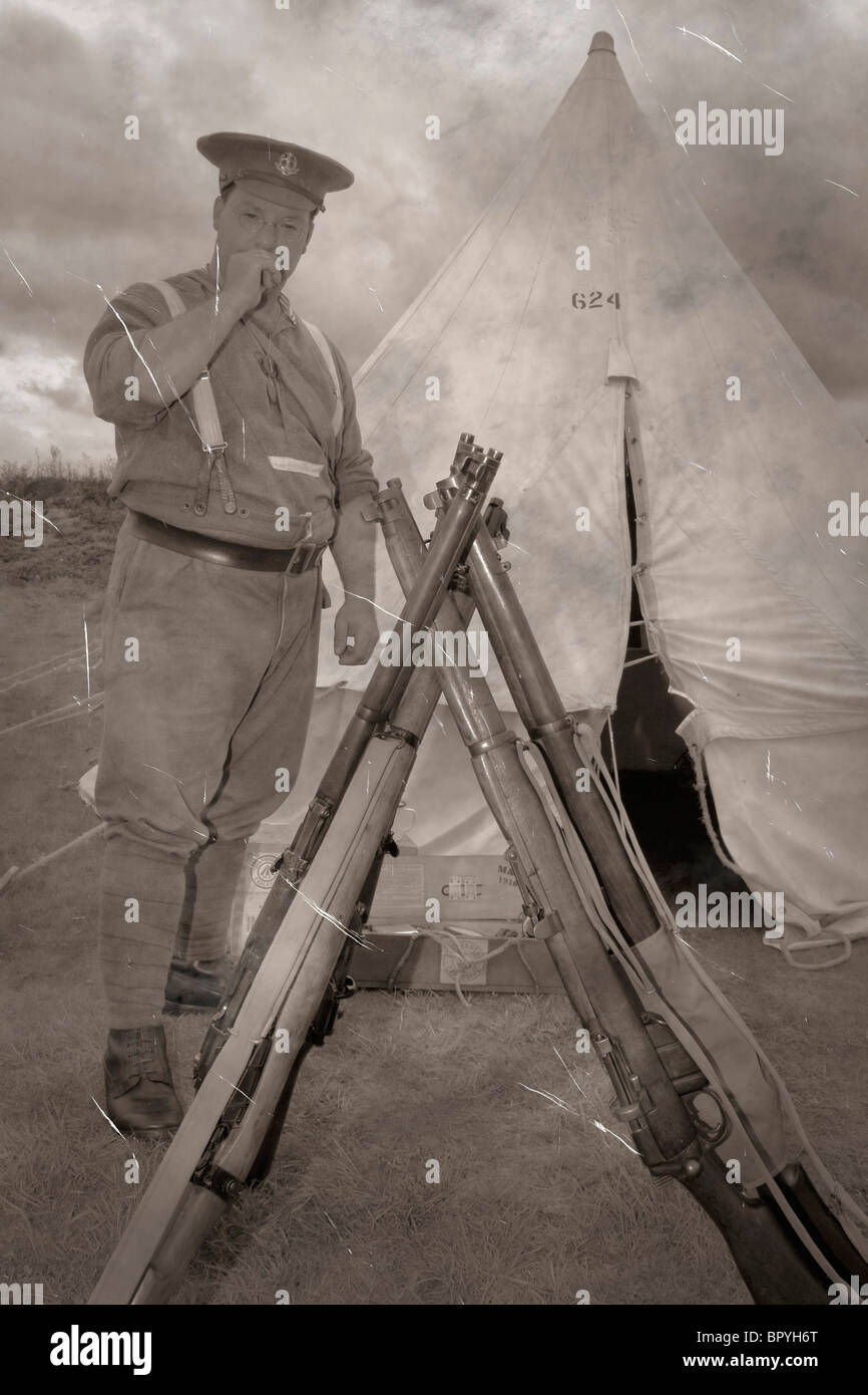 WW1 British Tommy at a camp behind the front-line in 1915 Stock Photo ...