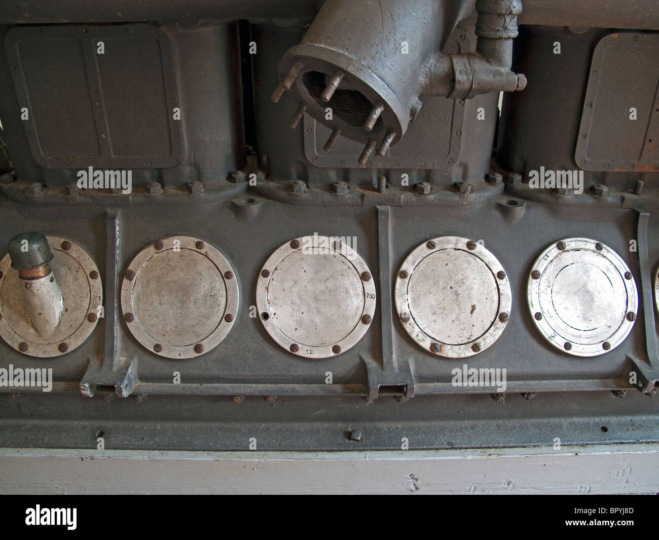Old motor hi-res stock photography and images - Alamy
