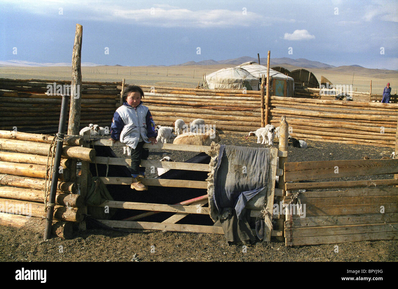 Yurt in Mongolia mongolie Mongolie traditional dress native people ...