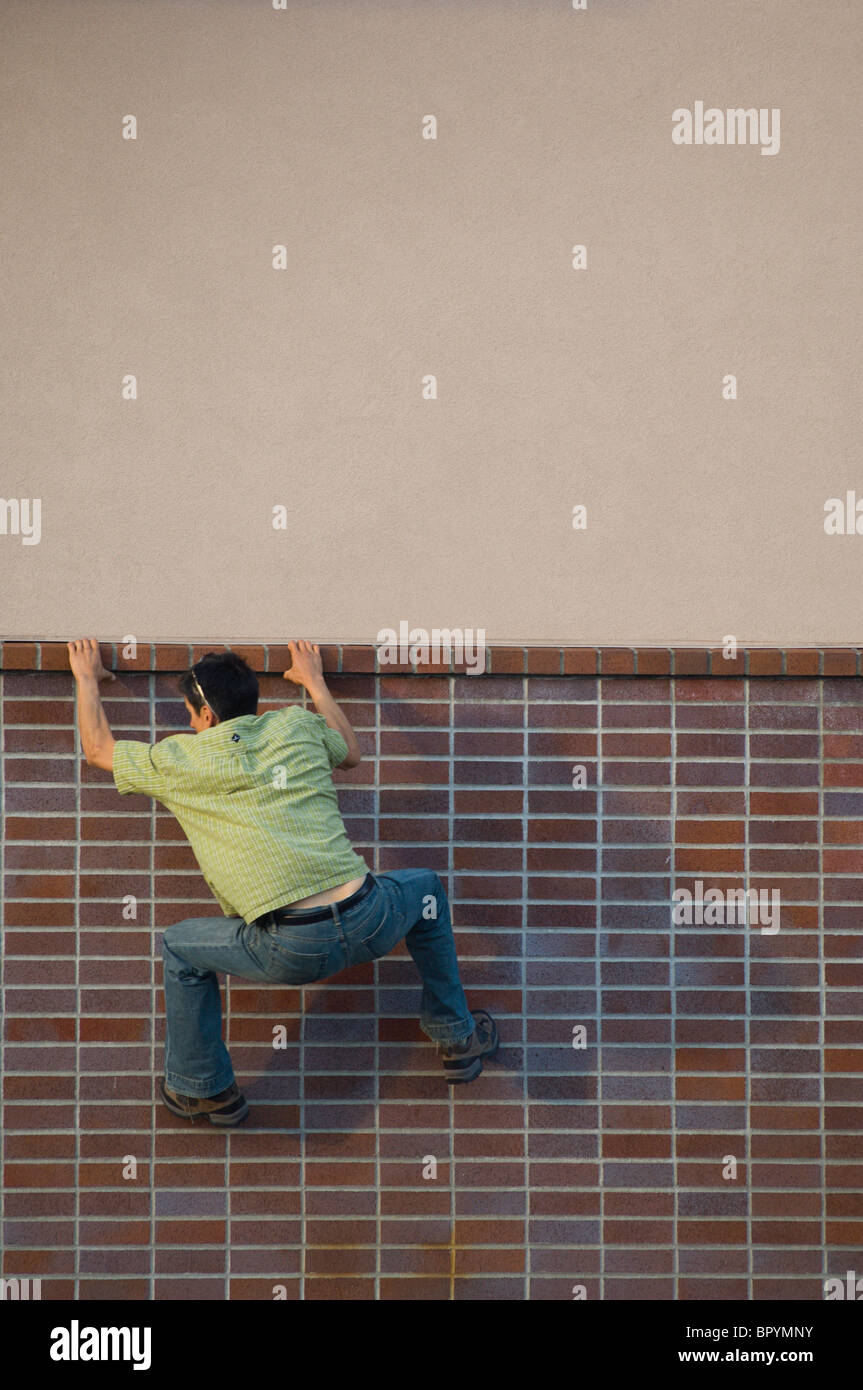 Man buildering (urban bouldering) in Seattle Stock Photo - Alamy