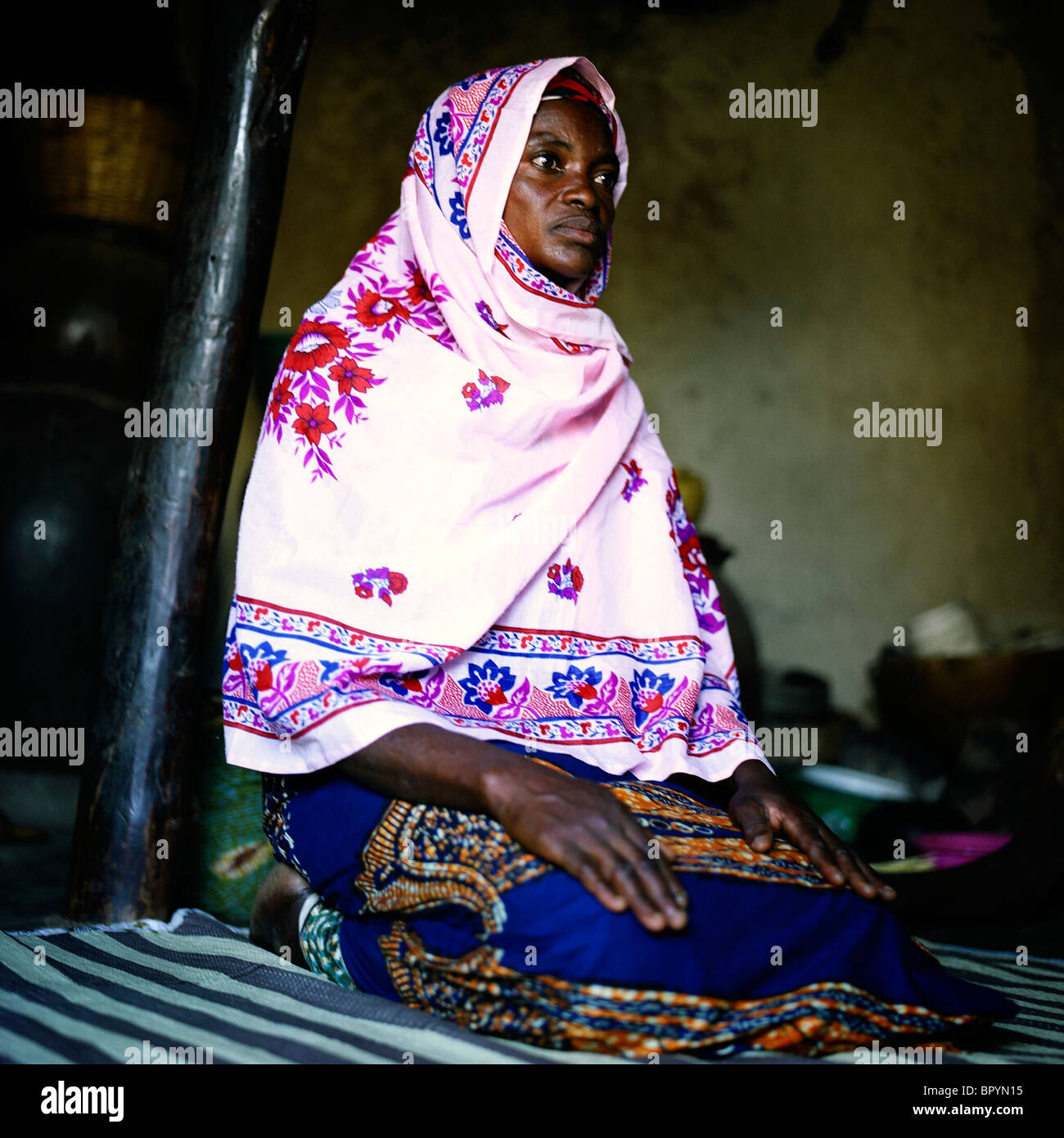 Amina Yahaya is praying in her hut Stock Photo - Alamy