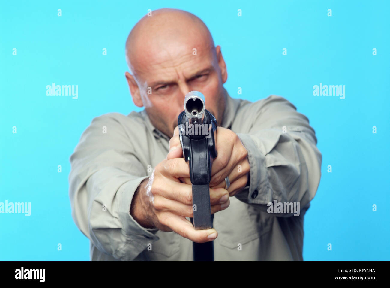 A man holding a gun to his head hi-res stock photography and images - Alamy